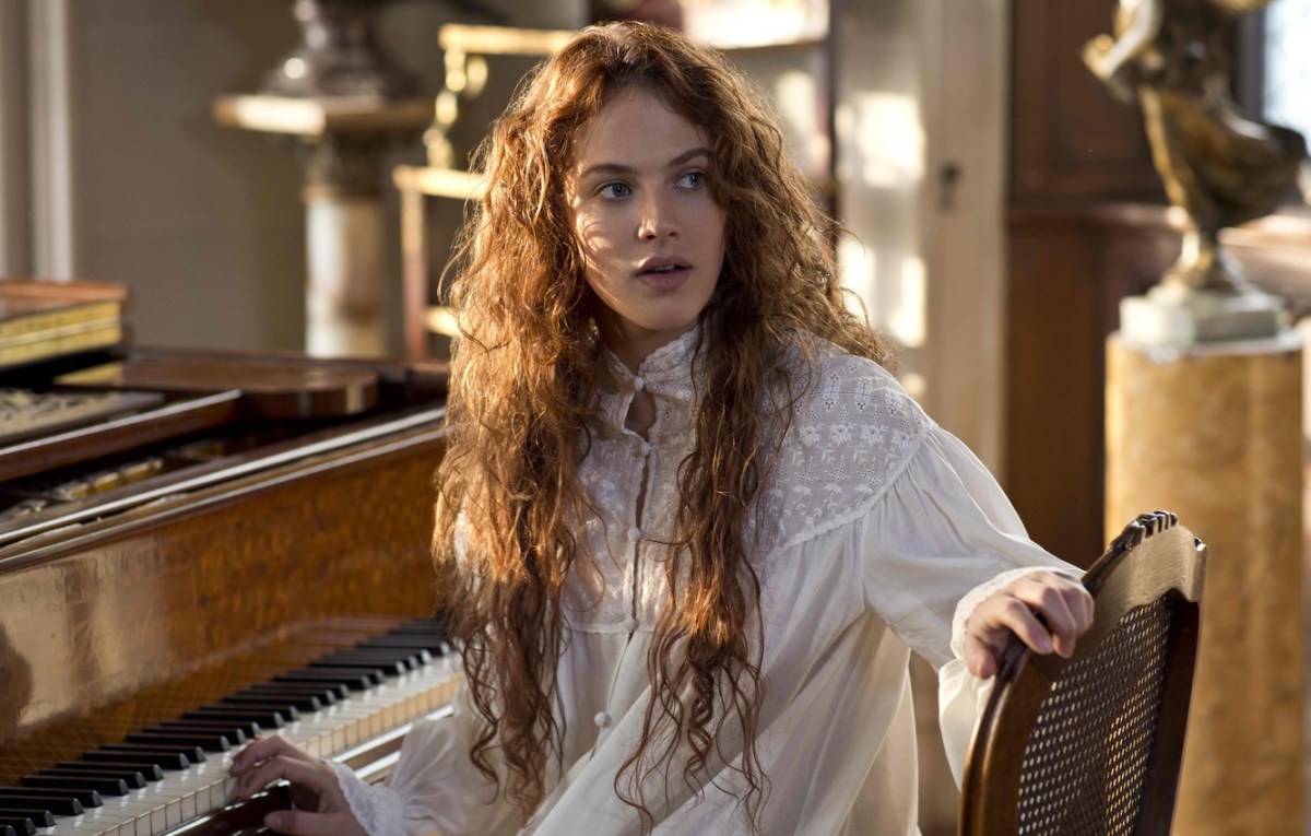 JESSICA BROWN-FINDLAY: Atriz Inglesa Sobe na Carreira e Promete Muito ...